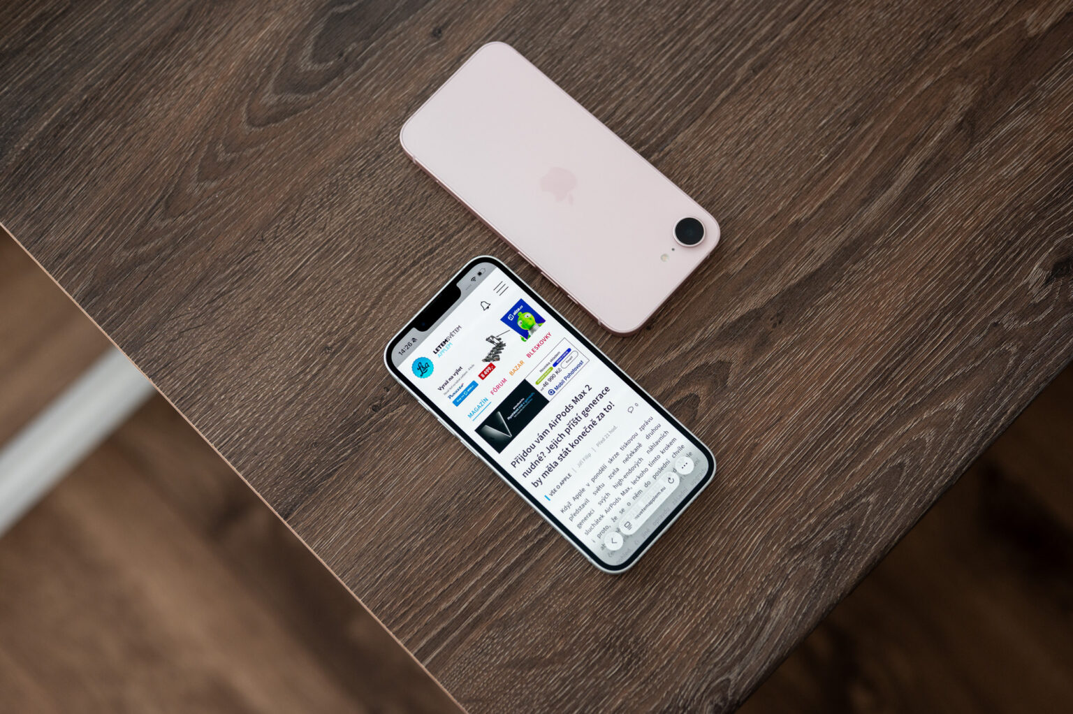 Trh se otřásá a hrozí zdražování, ale Apple šokuje. Výroba iPhone letí ...