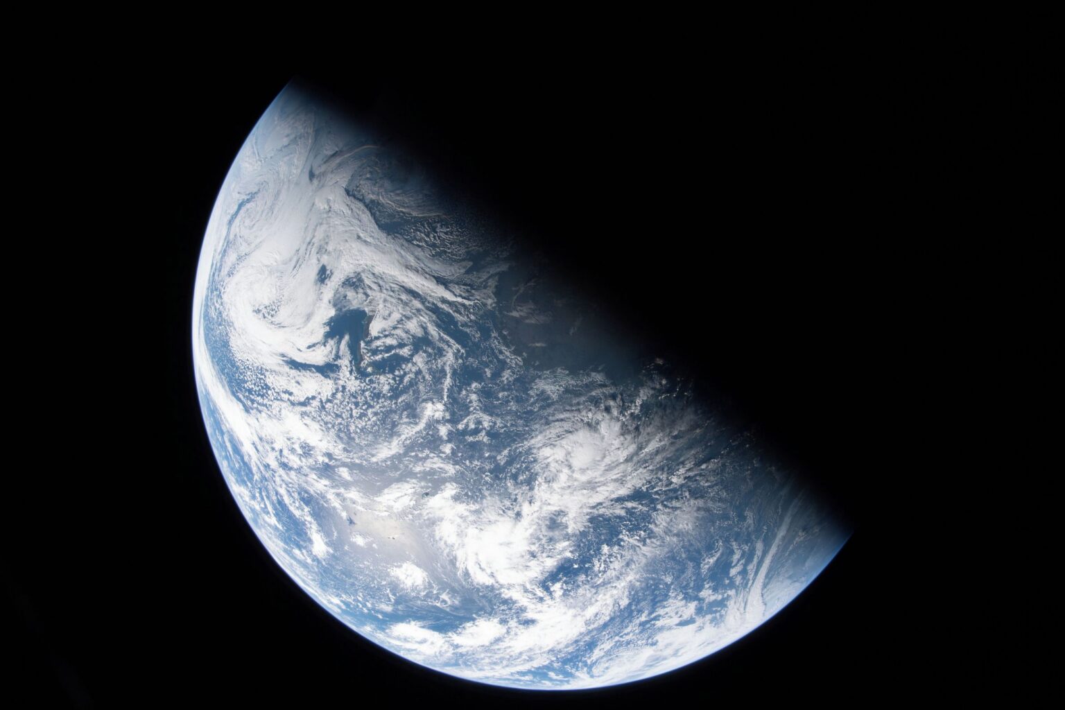 La NASA publica impresionantes fotos de la misión Artemis 2 a la Luna ...
