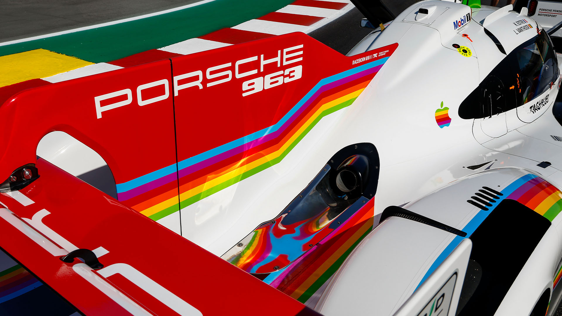 Stáhněte si zdarma krásné Wallpapers Porsche Apple Computer – Letem ...